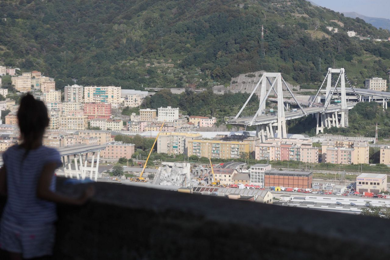 Large pieces of rubble removed 3 days after bridge collapse