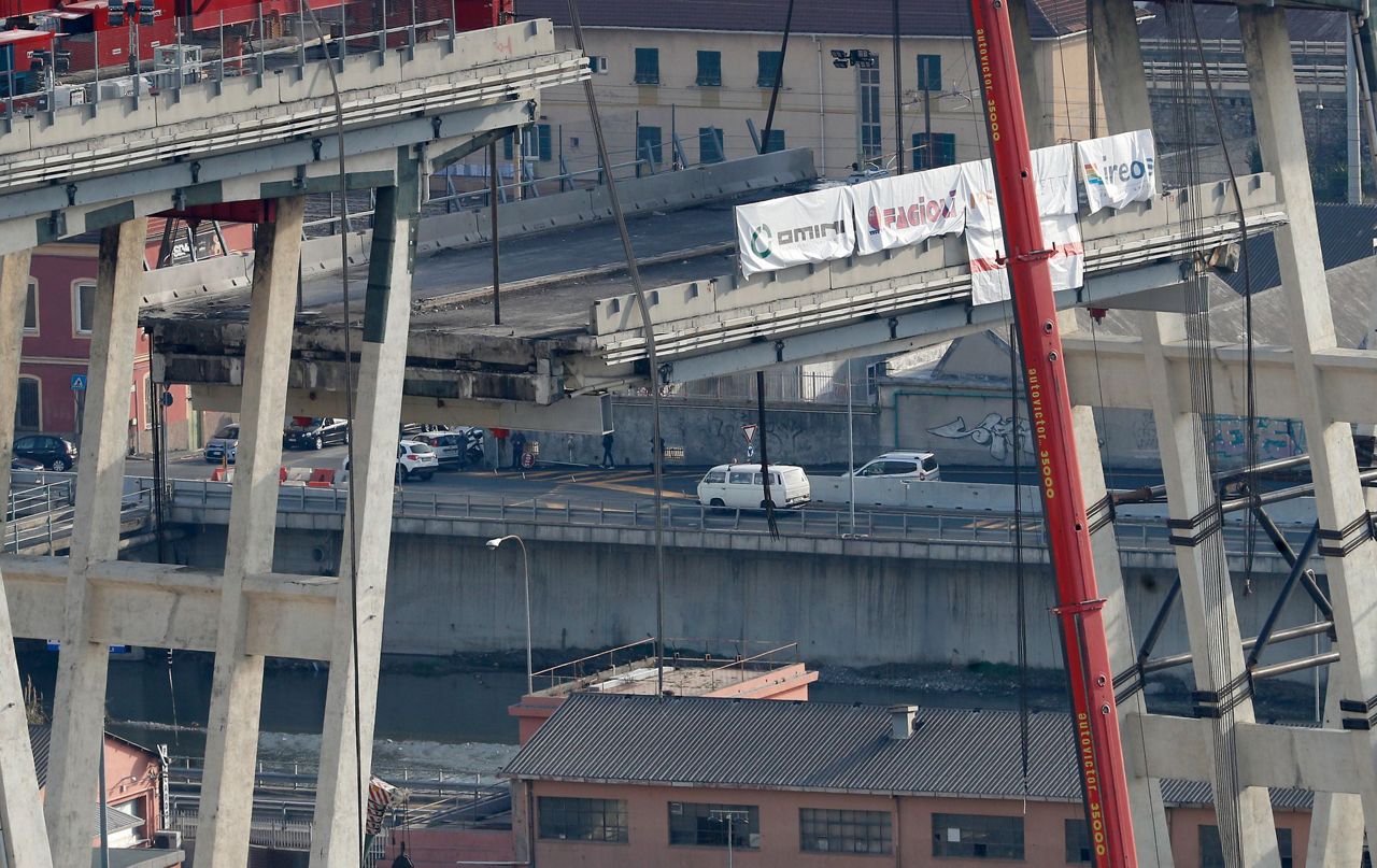 Workers carefully remove remains of collapsed Genoa bridge