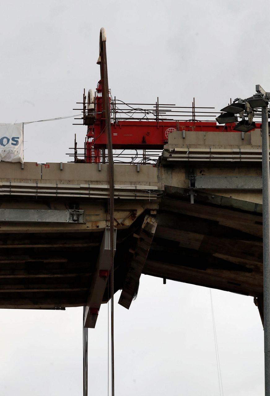 Workers carefully remove remains of collapsed Genoa bridge