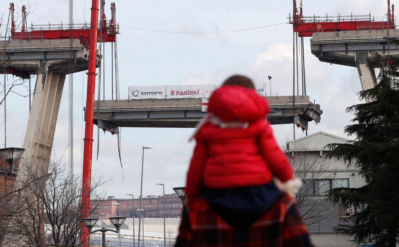 Workers carefully remove remains of collapsed Genoa bridge