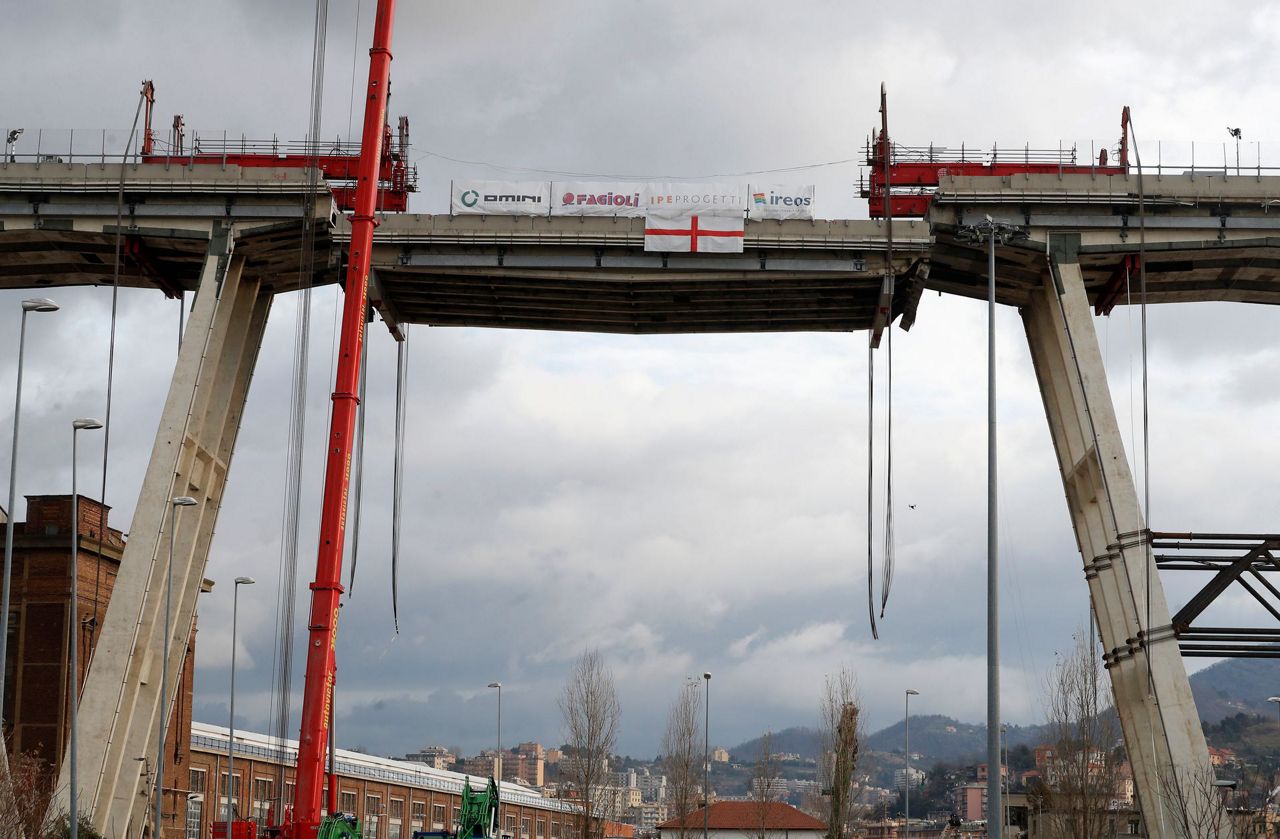 Workers carefully remove remains of collapsed Genoa bridge