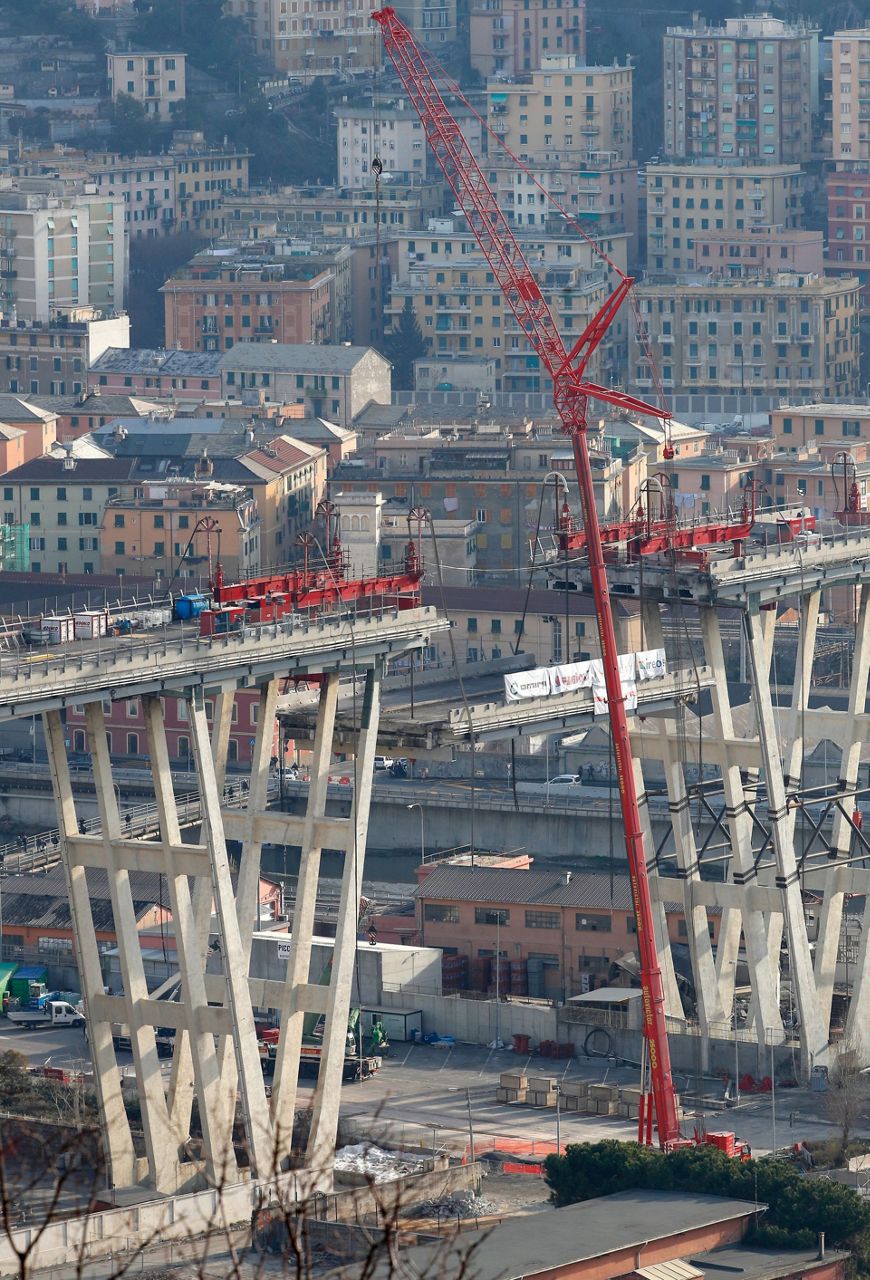 Workers carefully remove remains of collapsed Genoa bridge