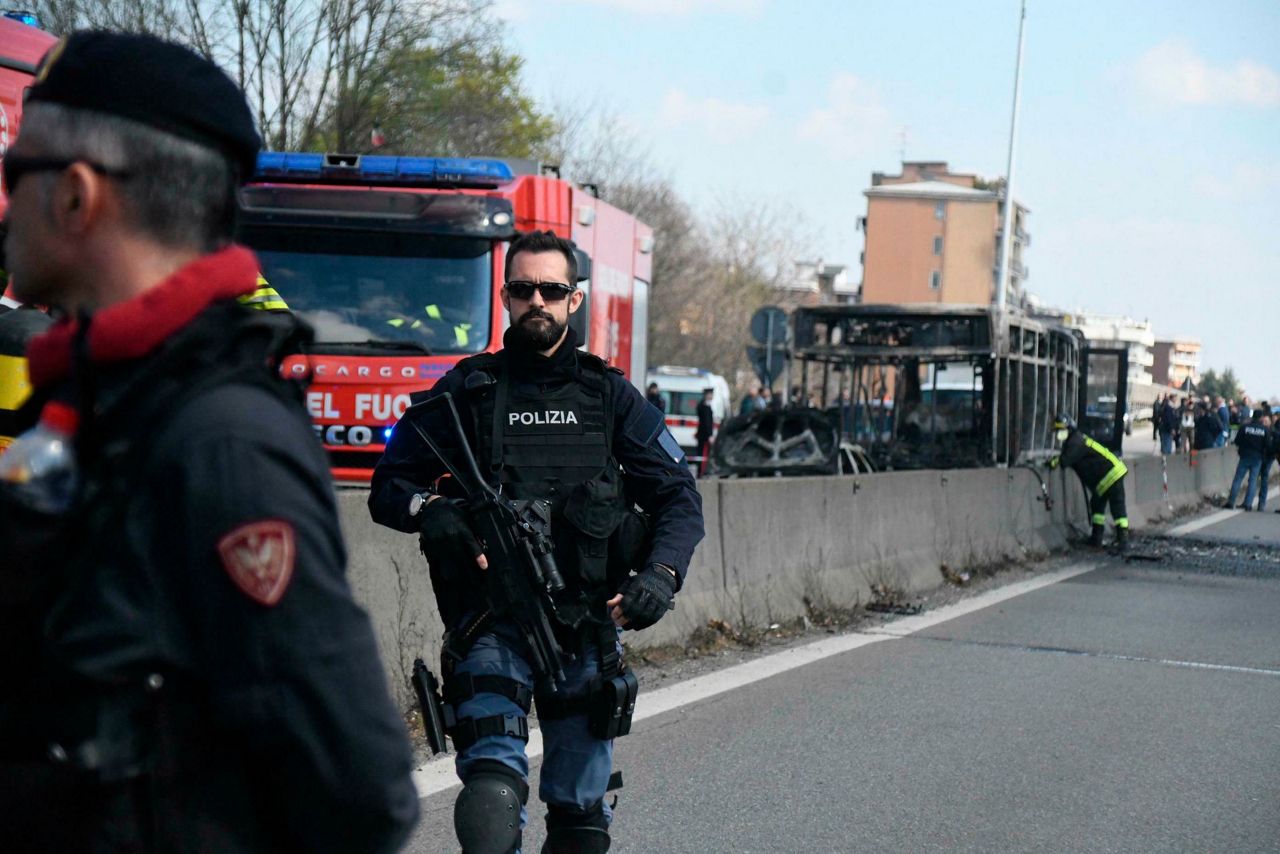 Italy: Driver of bus full of children sets it on fire