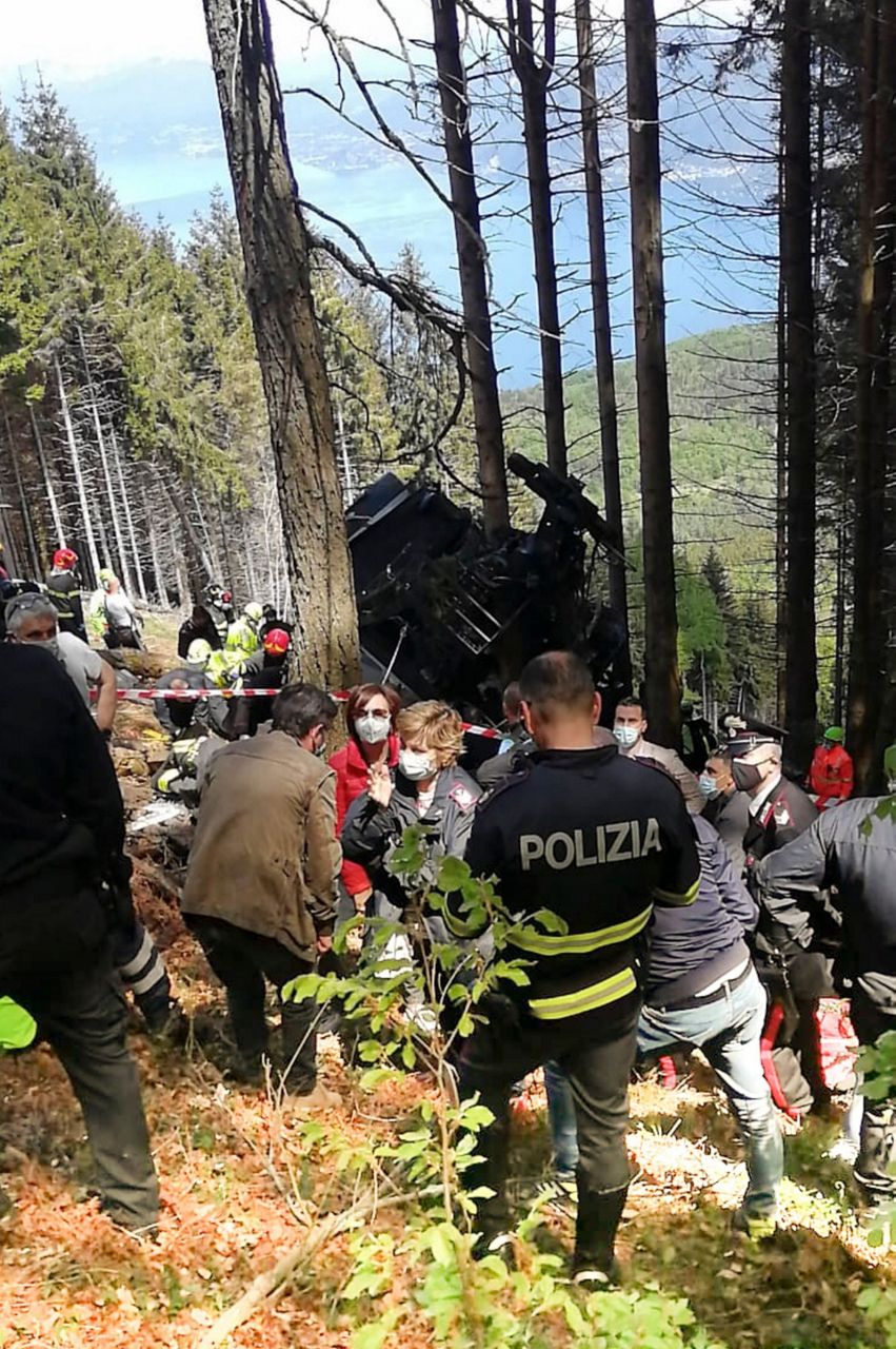 Italian cable car plunges to the ground, killing at least 5