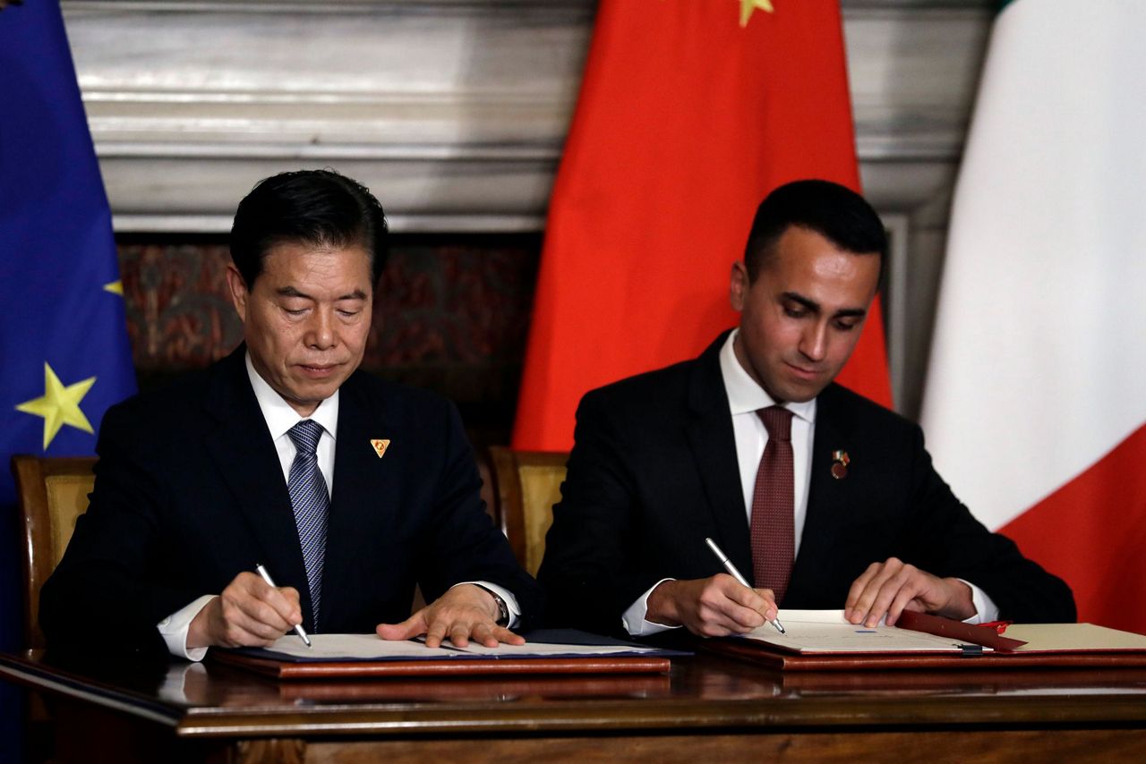 Italy, China sign memorandum deepening economic ties