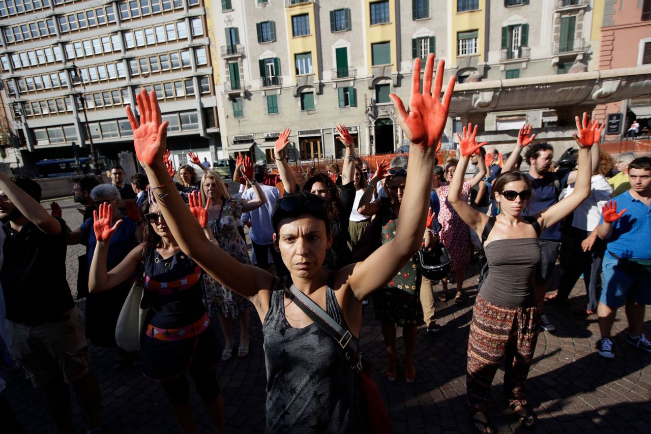 Claiming to mistrust Italy, aid group sets sail for Spain