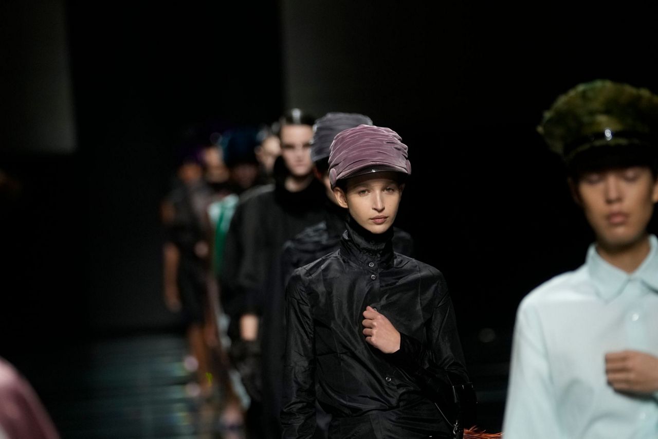 Prada gives new meaning to bows and aprons, historic elements of women ...