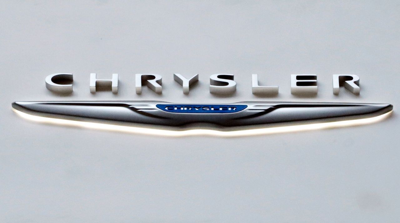 Carmakers FCA and PSA confirm progress toward full merger