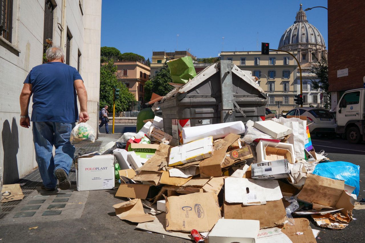Rome doctors warn of health hazards from city's garbage woes