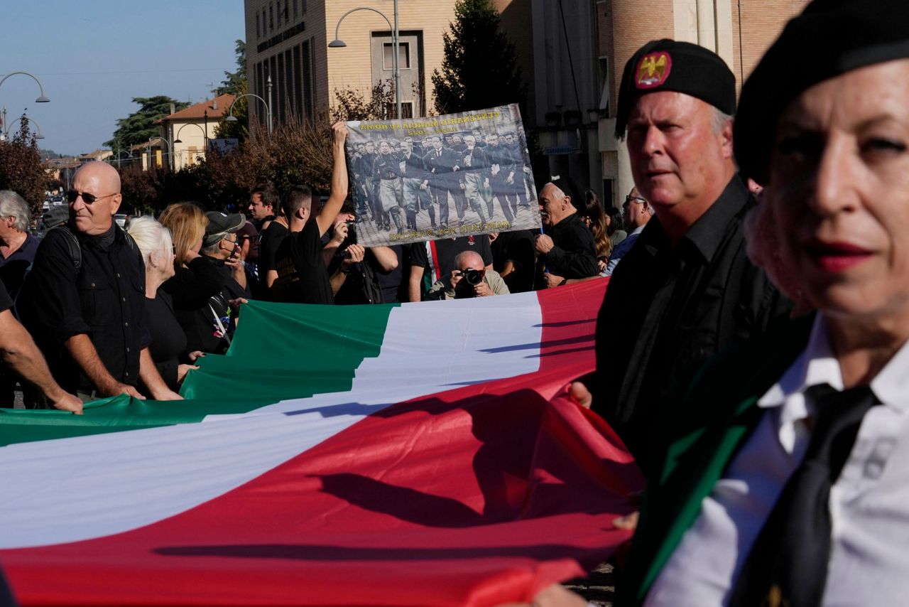 Thousands commemorate Italy's fascist dictator at crypt