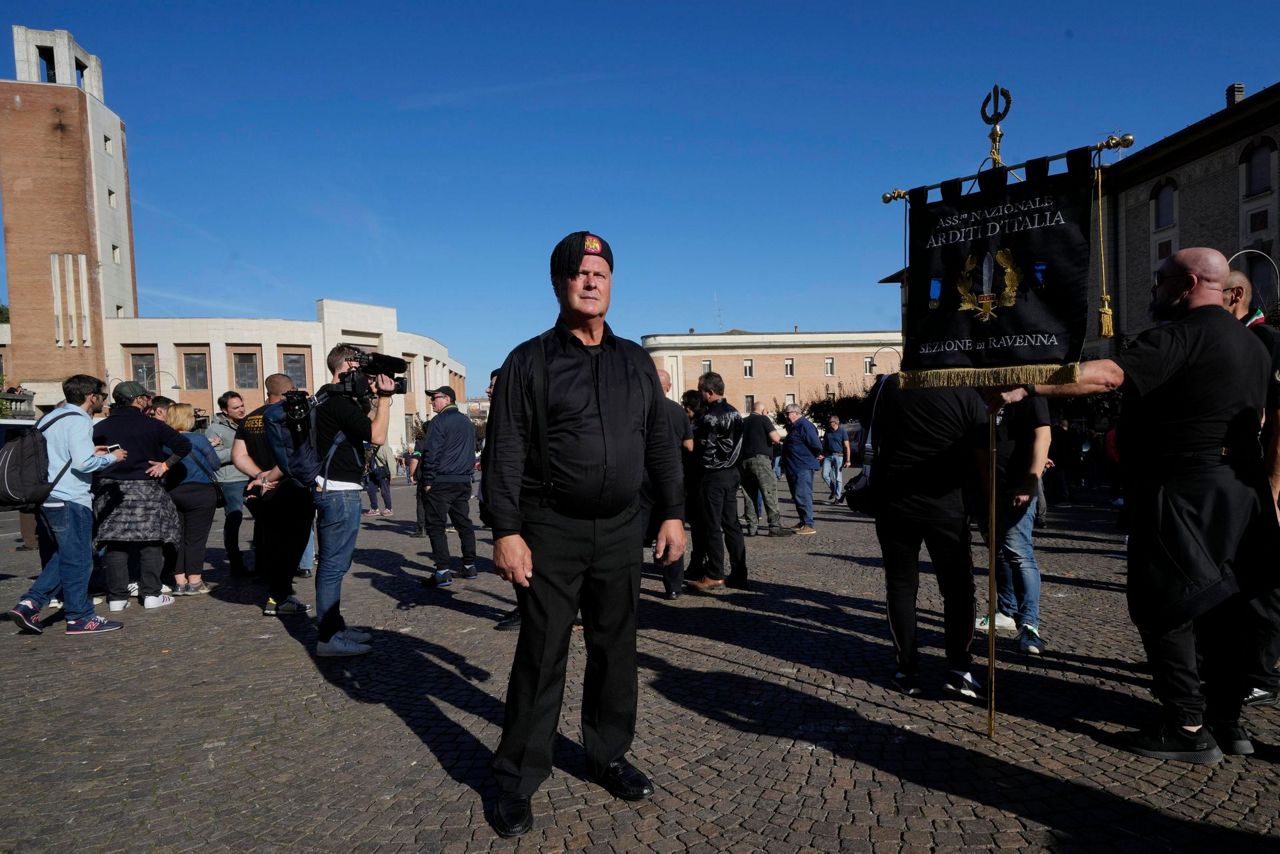 Thousands commemorate Italy's fascist dictator at crypt