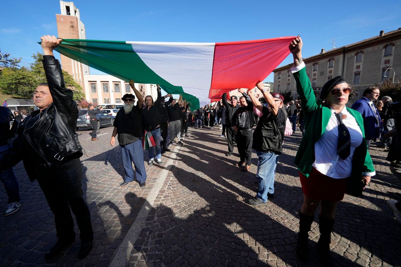 Thousands commemorate Italy's fascist dictator at crypt