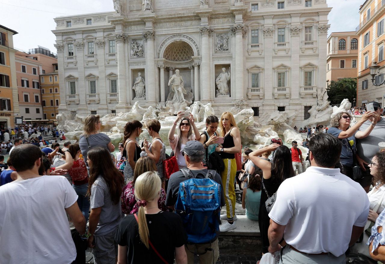 Rome codifies edicts aimed at messy tourists, rude Romans