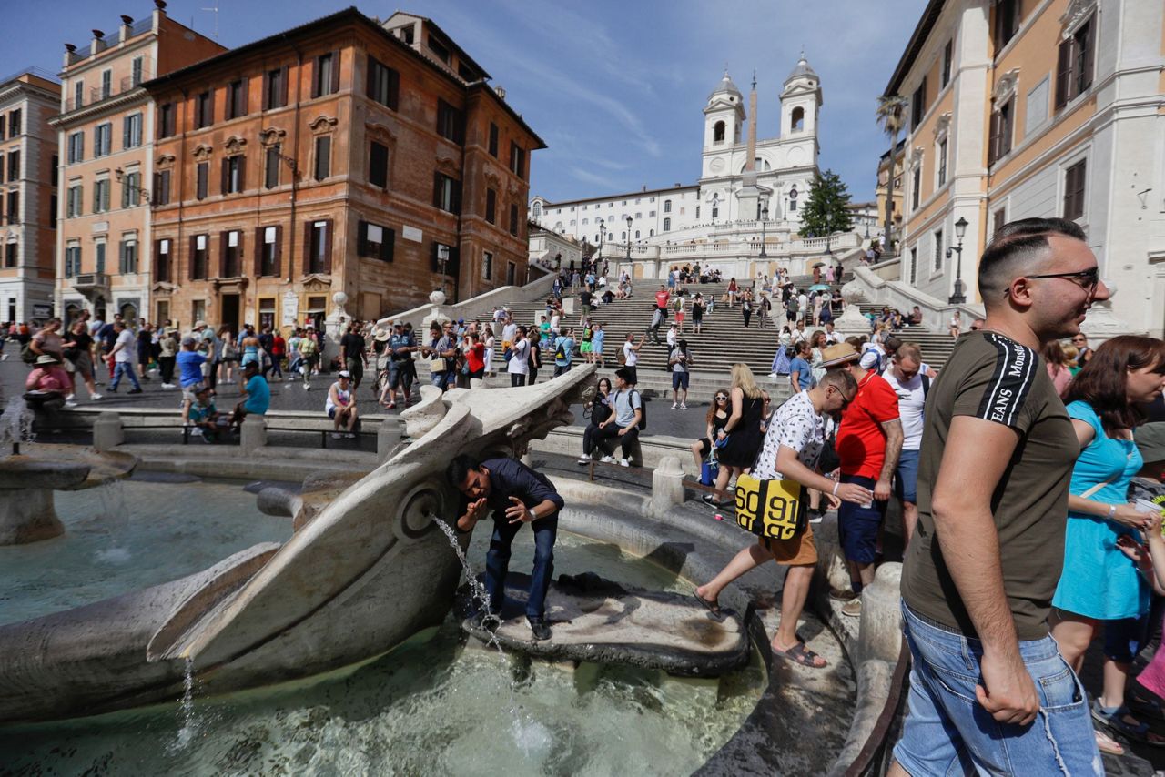 Rome codifies edicts aimed at messy tourists, rude Romans