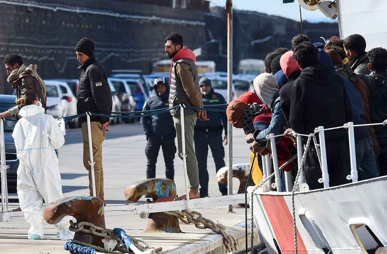 Italy pushes crackdown on migrants reaching its shores