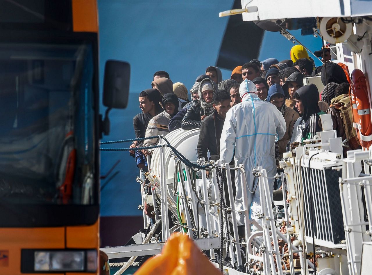 Italy pushes crackdown on migrants reaching its shores