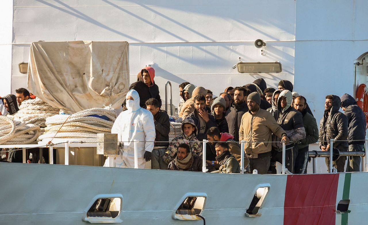 Italy pushes crackdown on migrants reaching its shores