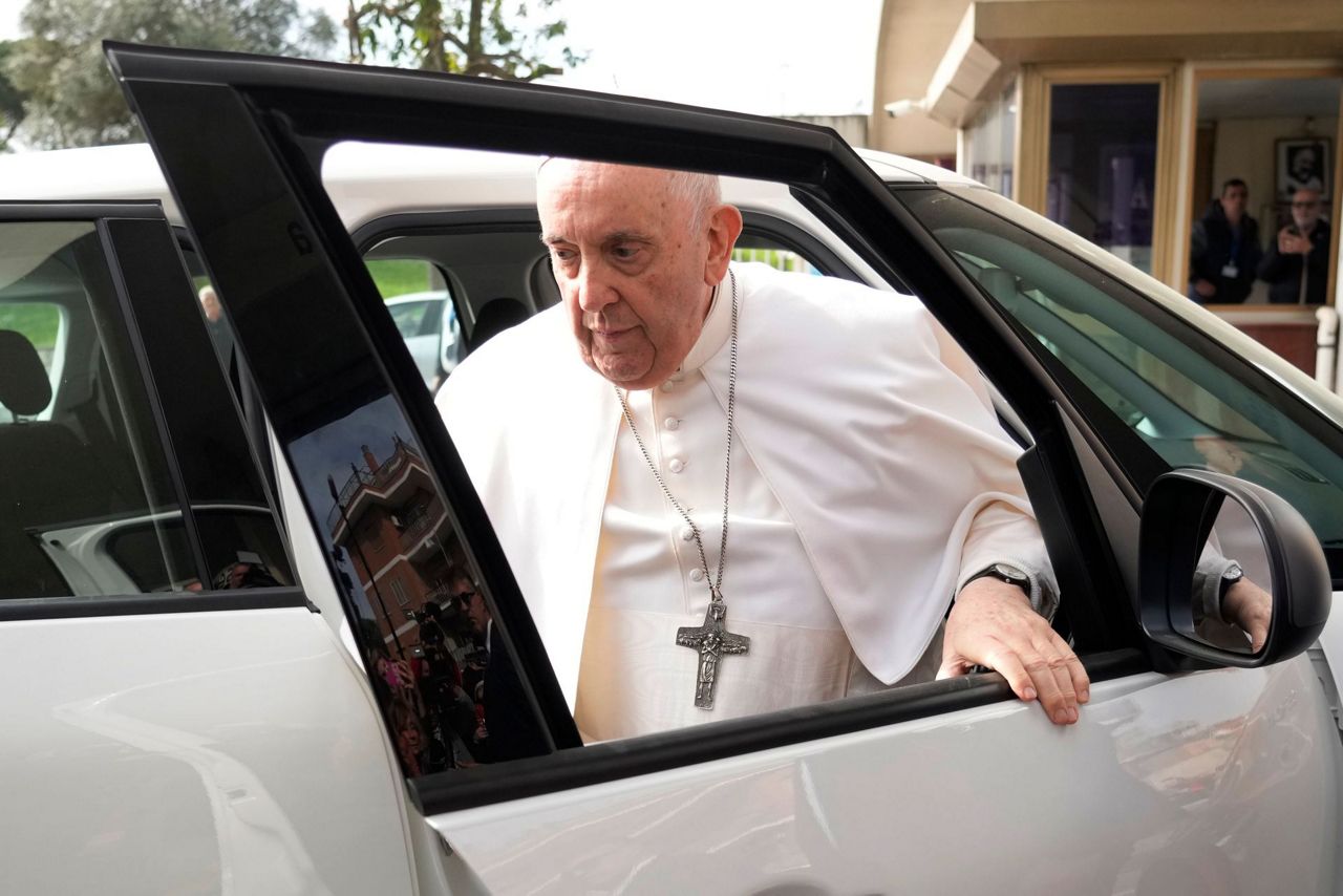 Pope Francis leaves hospital after bronchitis treatment