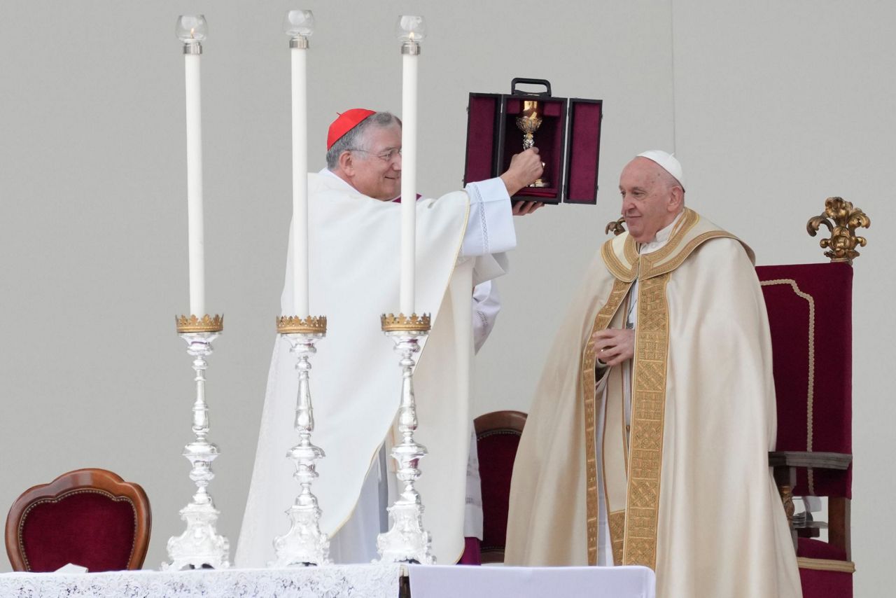 Pope visits Venice to speak to the artists and inmates behind the ...