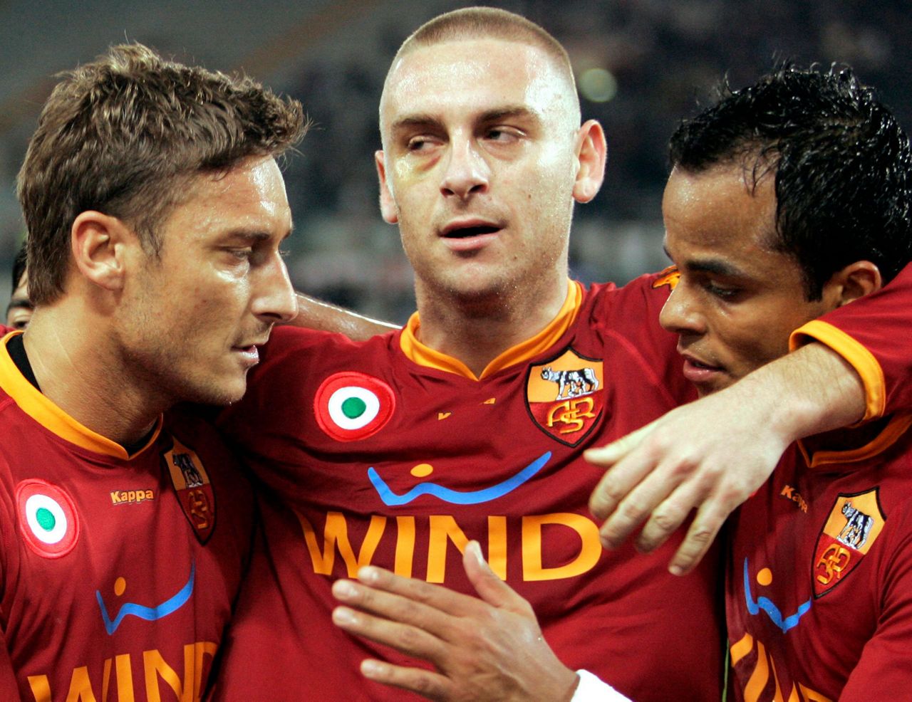 Roma captain De Rossi to leave club after 18 years
