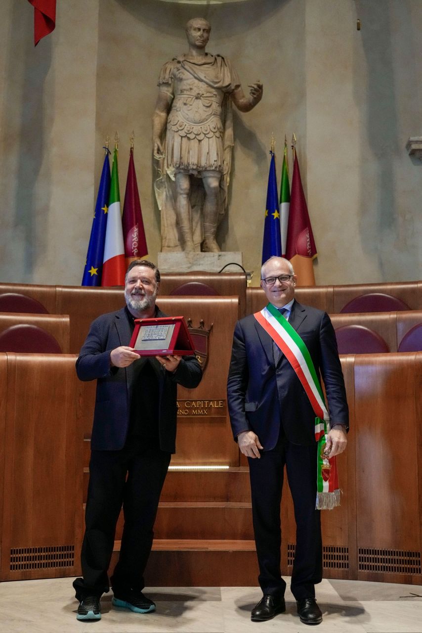 'Gladiator' actor Russell Crowe feted in Rome