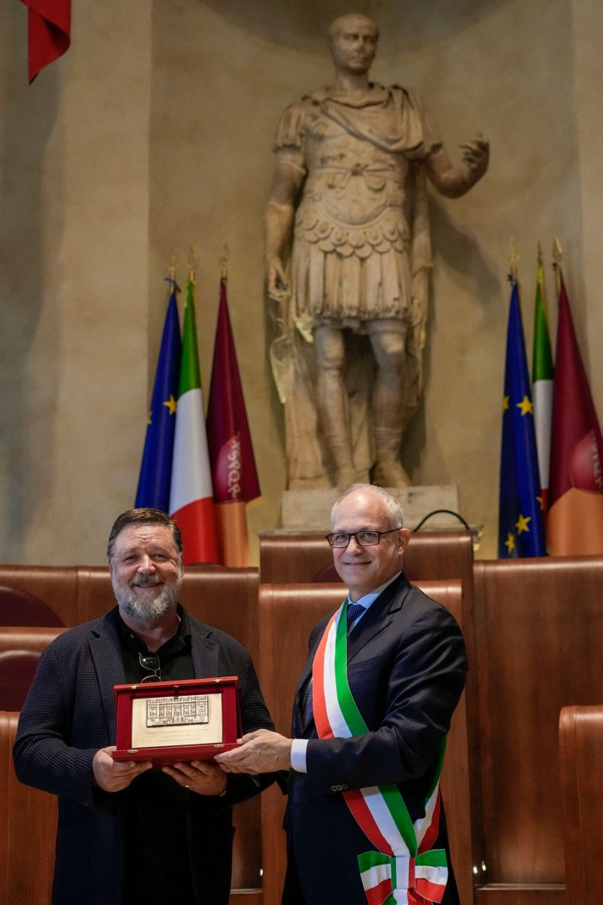'Gladiator' actor Russell Crowe feted in Rome