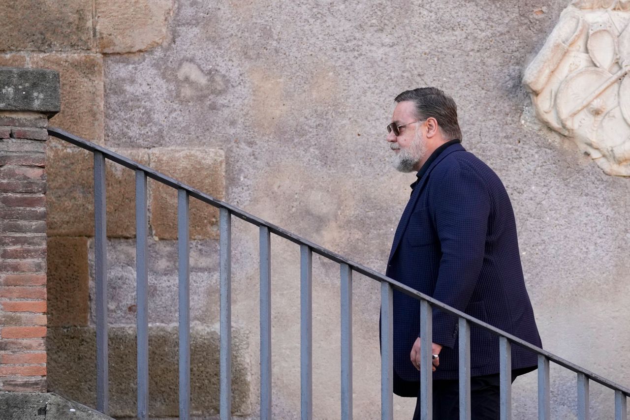'Gladiator' actor Russell Crowe feted in Rome