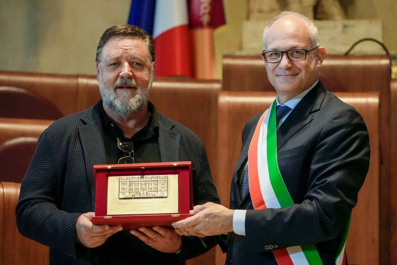 'Gladiator' actor Russell Crowe feted in Rome
