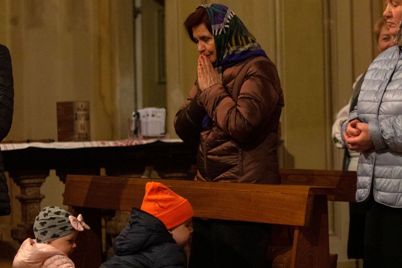 Ukraine marks Orthodox Easter with prayers for those trapped
