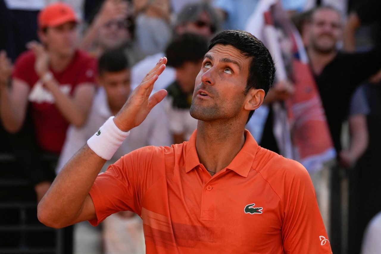 Swiatek defends Italian Open title with 28th straight win