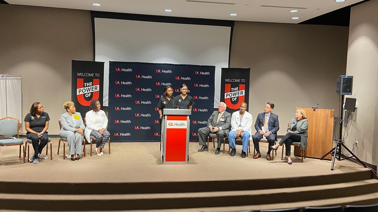 Louisville students shadow doctors under pipeline program