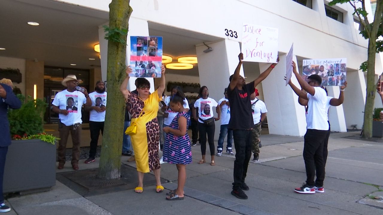 Family of D'Vontaye Mitchell seeks justice in death