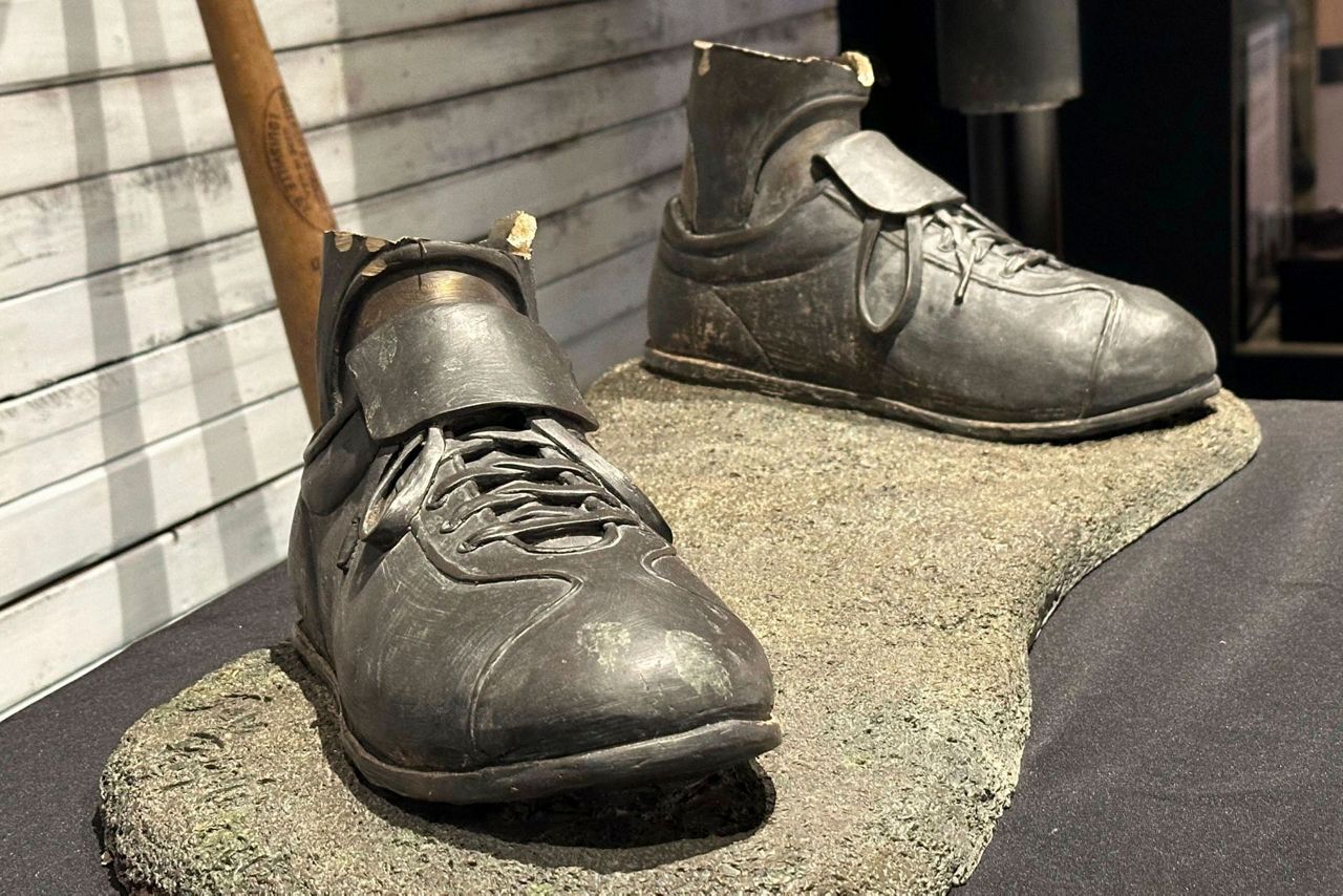 Jackie Robinson is rebuilt in bronze in Colorado after theft of statue ...