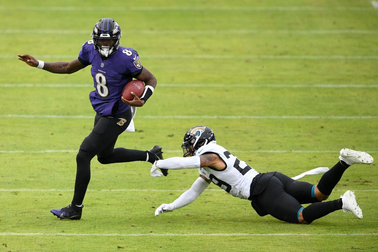 Jackson leads surging Ravens to 40-14 rout of Jaguars