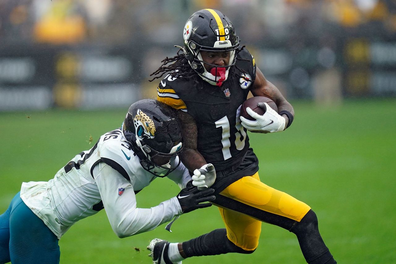 Steelers' Johnson rips refs for no-call on hit that injured QB Pickett ...