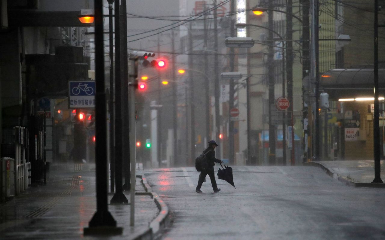 Tokyo eerily quiet, bracing for worst typhoon in 6 decades