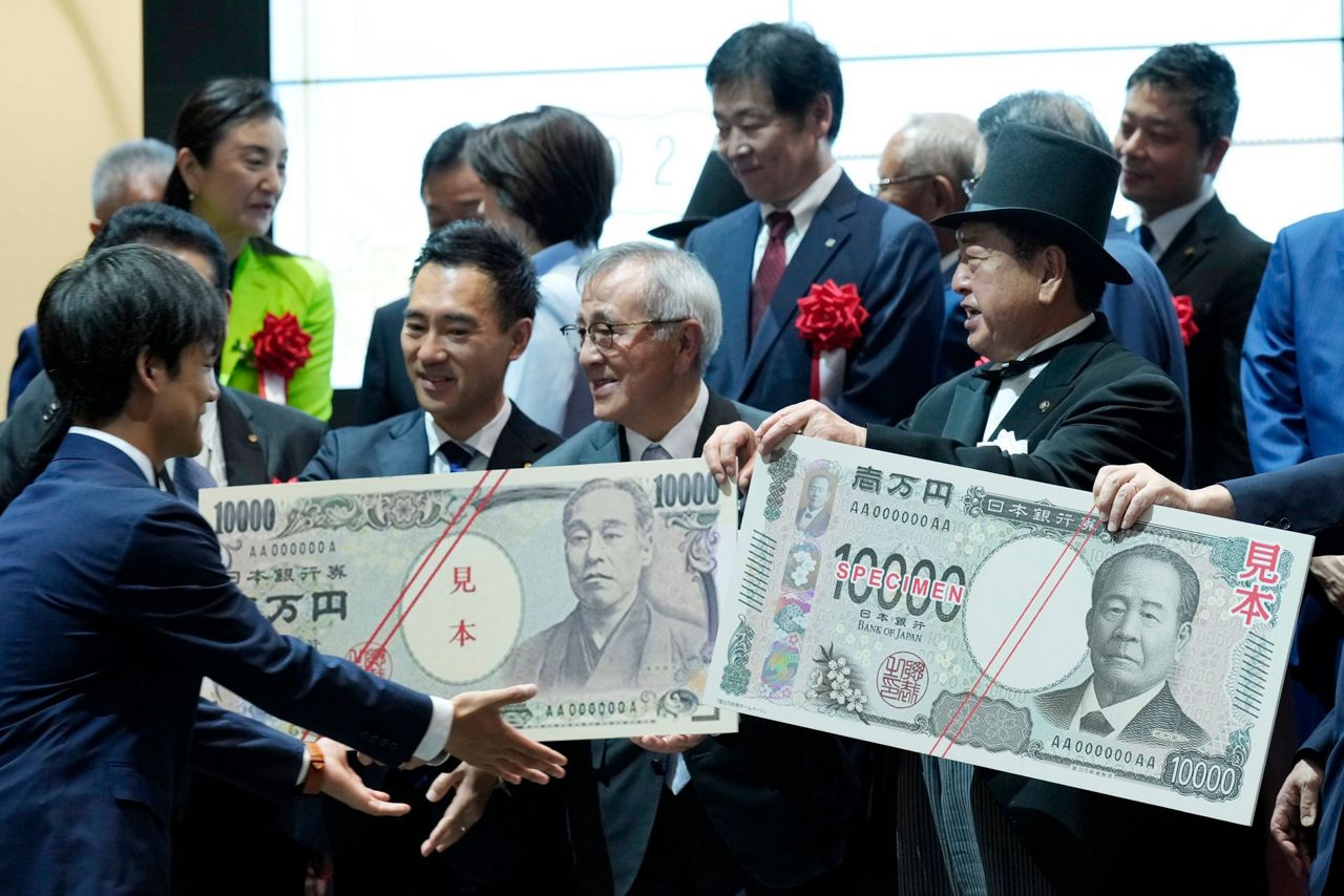 Japan issues new yen banknotes packed with 3D hologram technology to ...
