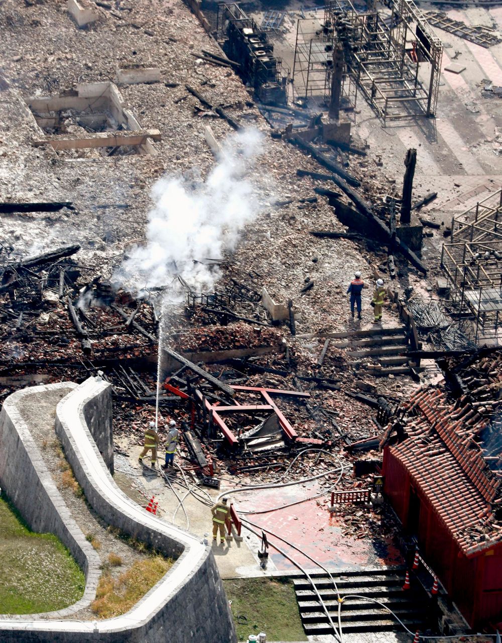Investigators inspect ruined Okinawan castle for fire cause