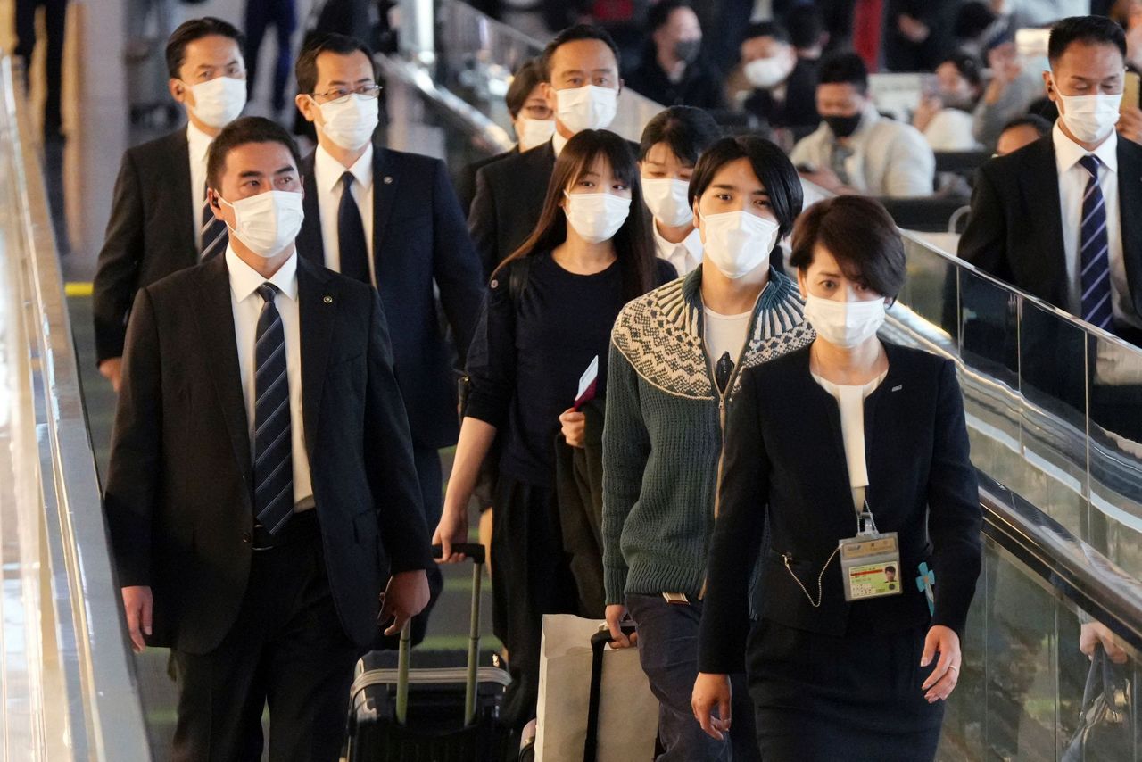 Japan's former princess leaves for US with commoner husband