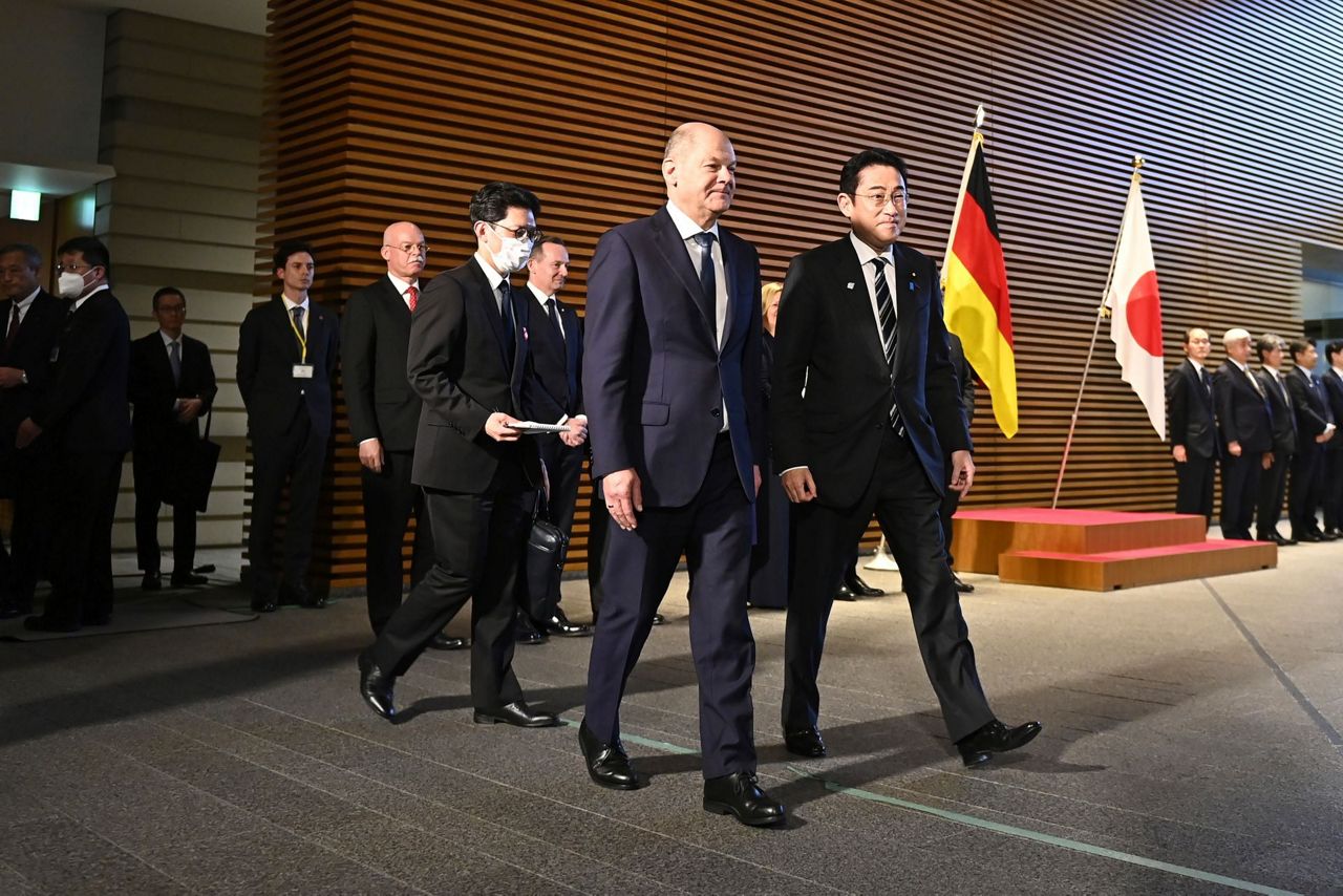 Scholtz visits Japan to firm up economic, defense ties