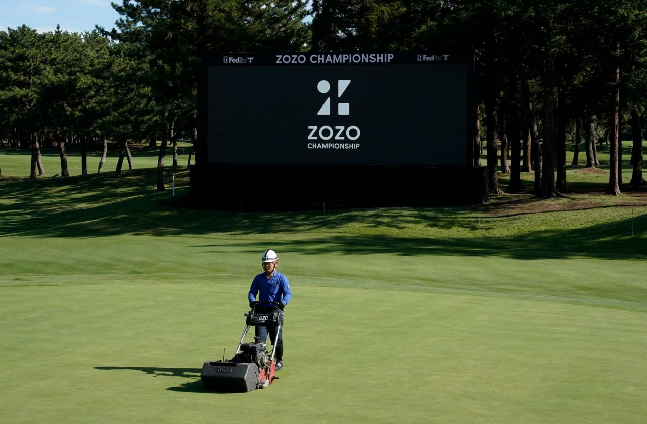 Woods shoots 64 to take 2-stroke lead at Zozo Championship