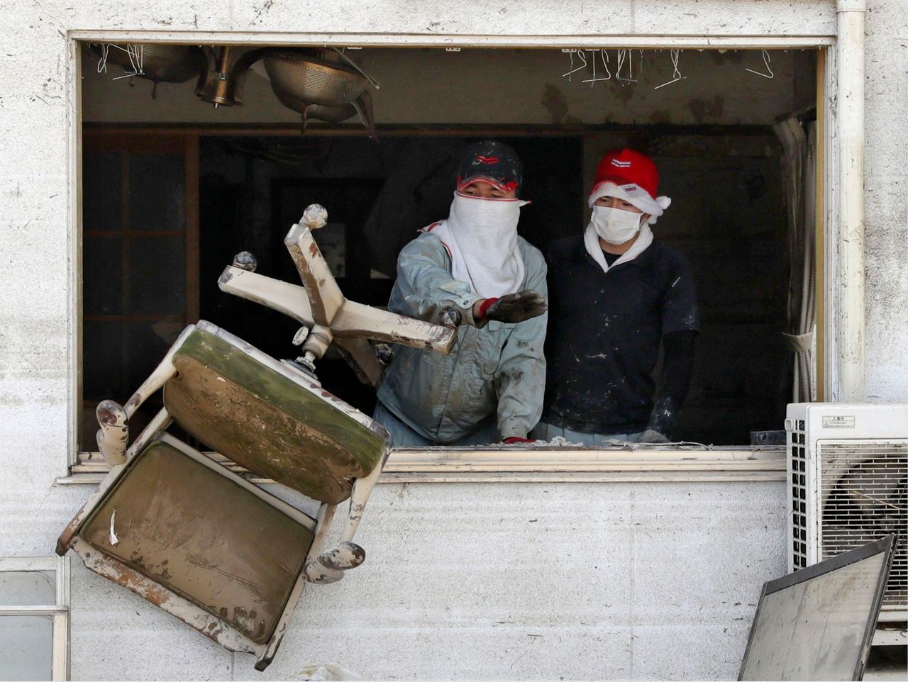 Rescuers look through mud for Japan flood victims; 122 dead