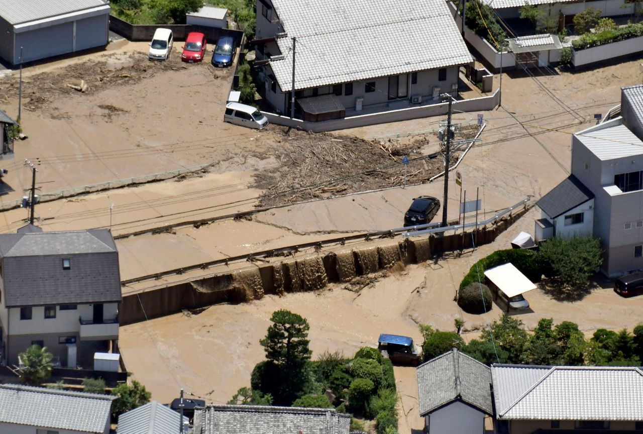 Rescuers look through mud for Japan flood victims; 122 dead