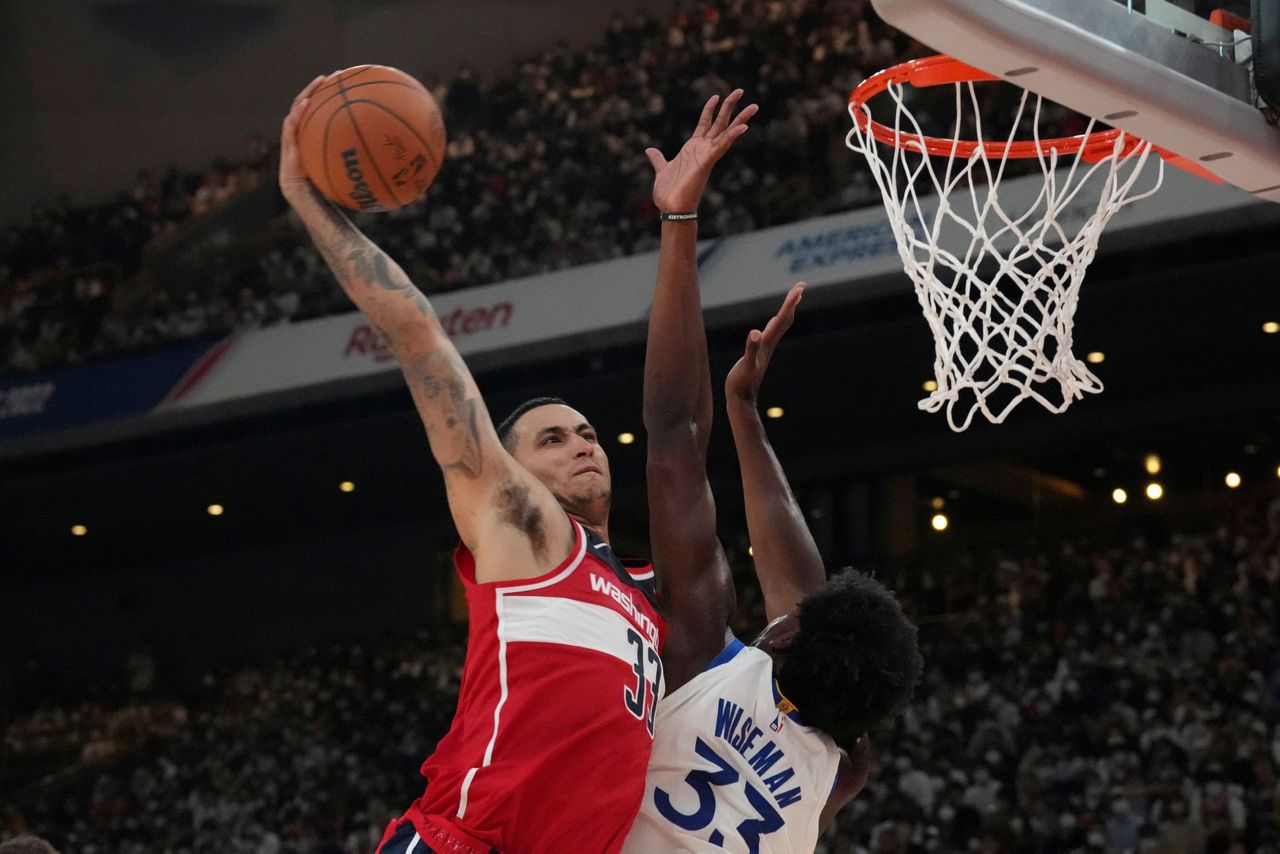 Wiseman stars as Warriors, Wizards open NBA preseason