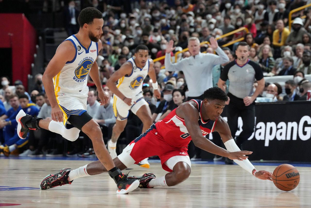 Wiseman stars as Warriors, Wizards open NBA preseason