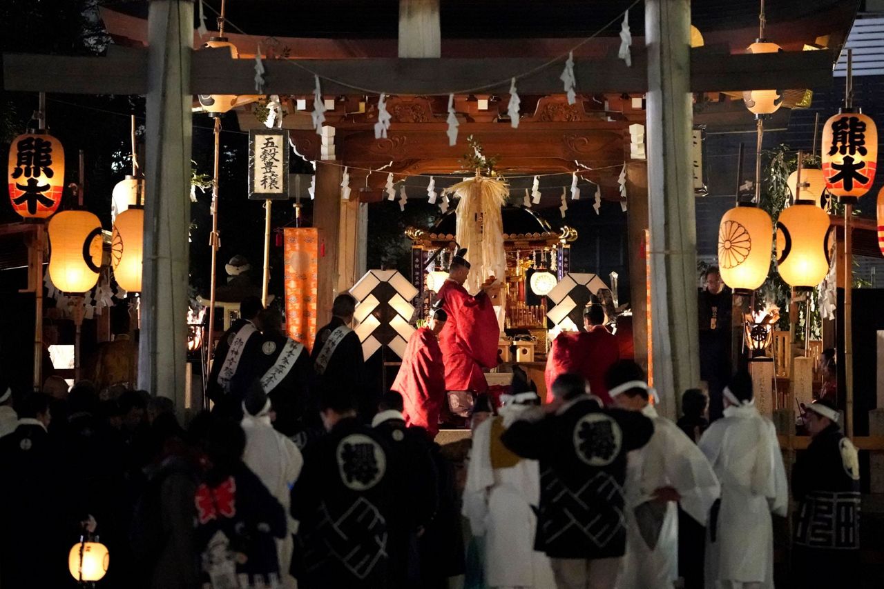 Shinto festival carries on centuries-old tradition in Japan
