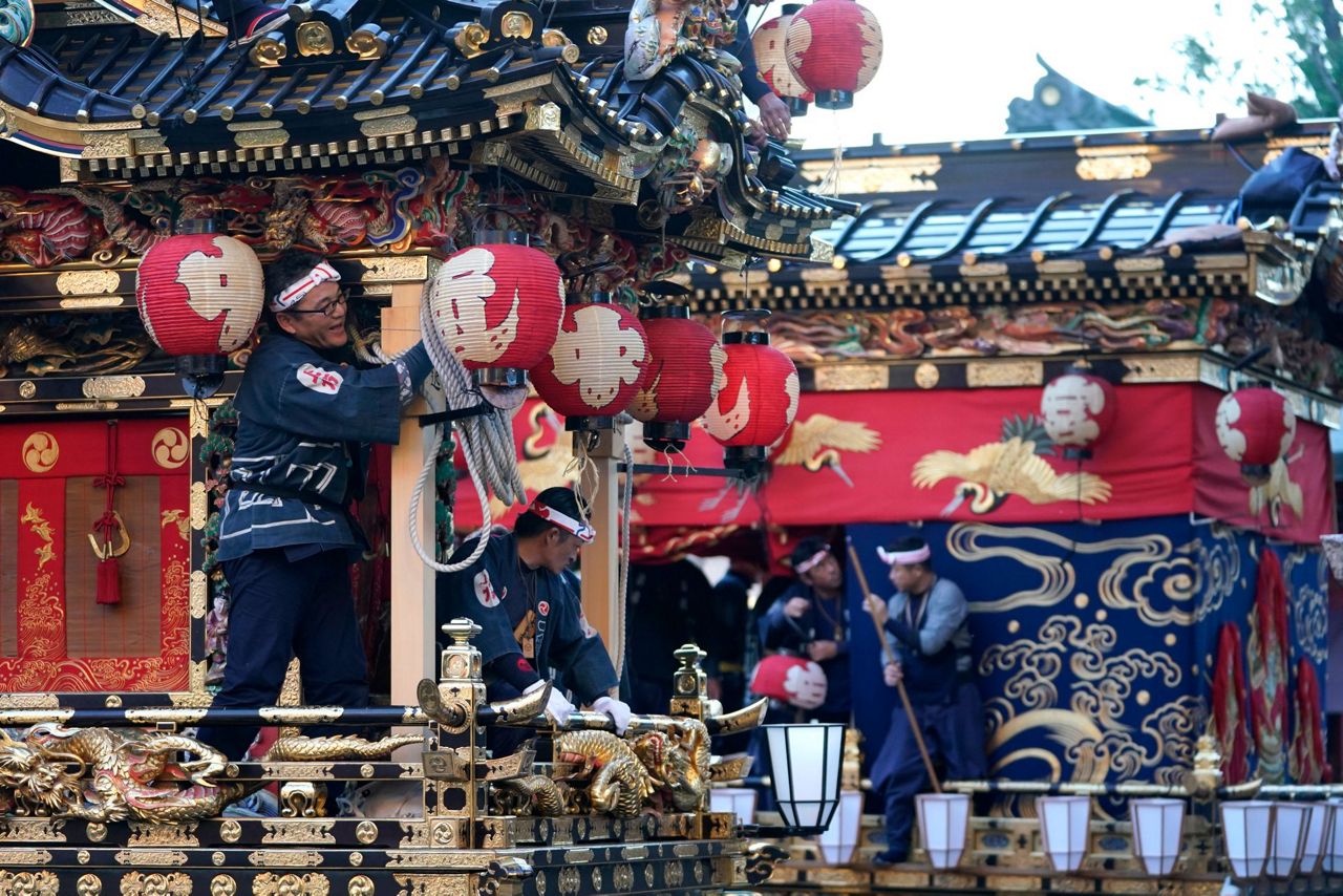 Shinto festival carries on centuries-old tradition in Japan
