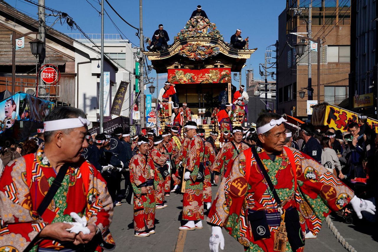 Shinto festival carries on centuries-old tradition in Japan