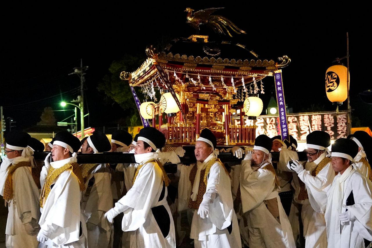 Shinto festival carries on centuries-old tradition in Japan