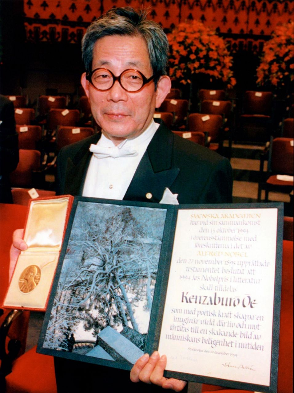 New authors, including women and elderly, rise in Japan